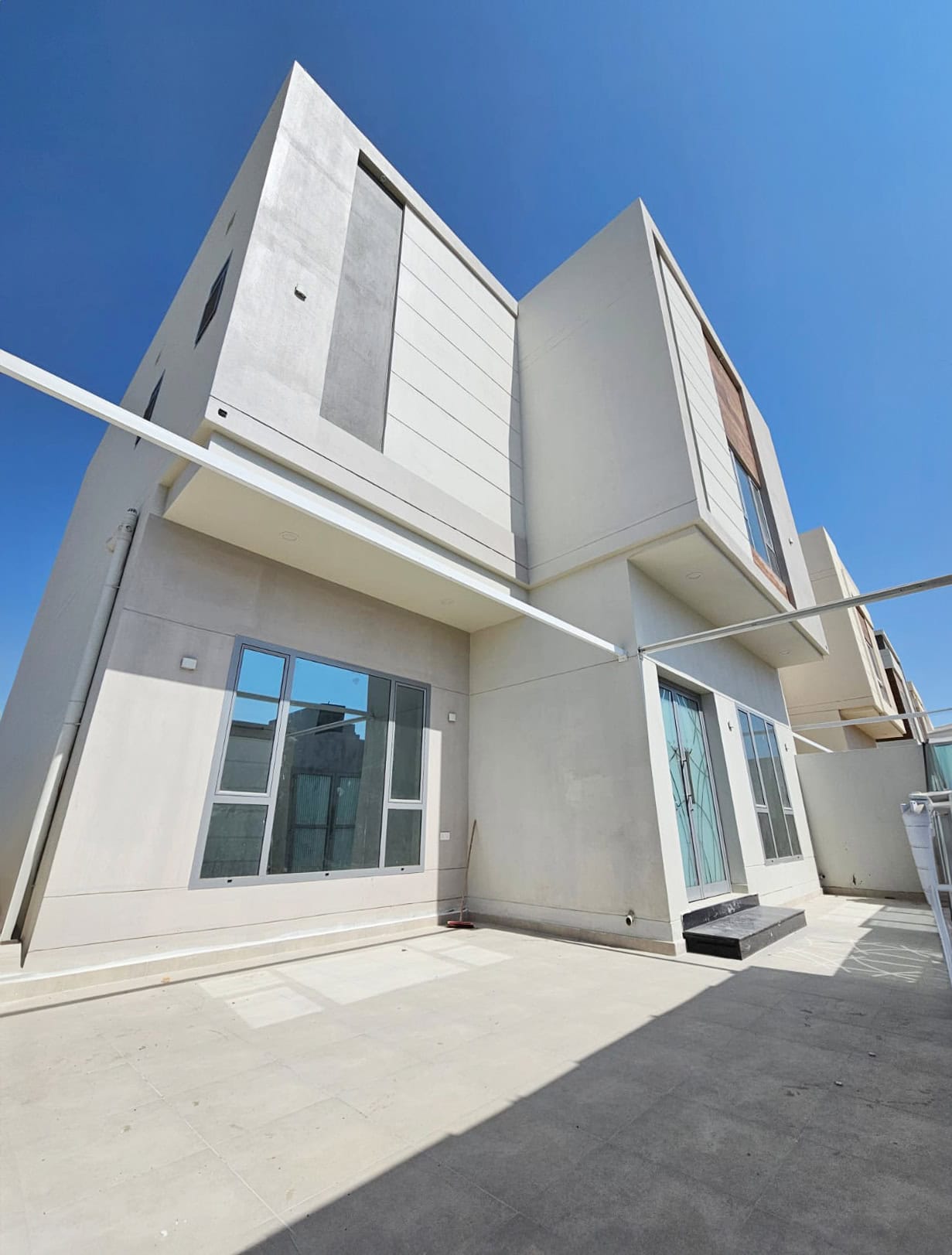 Luxurious Villa for Sale in Al Hamla | Close to Amenities | House me